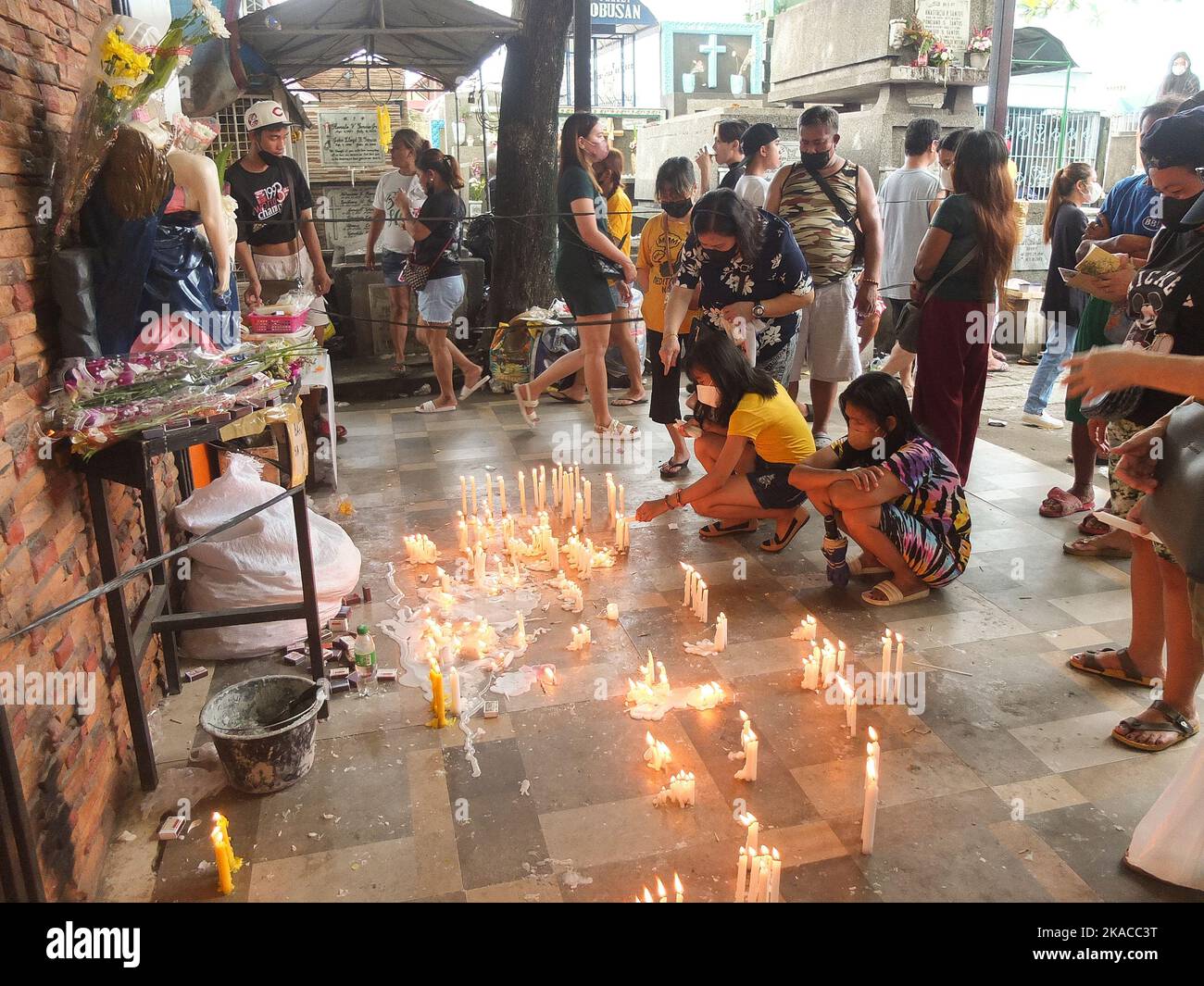 Virgin mary mourning hi-res stock photography and images - Alamy