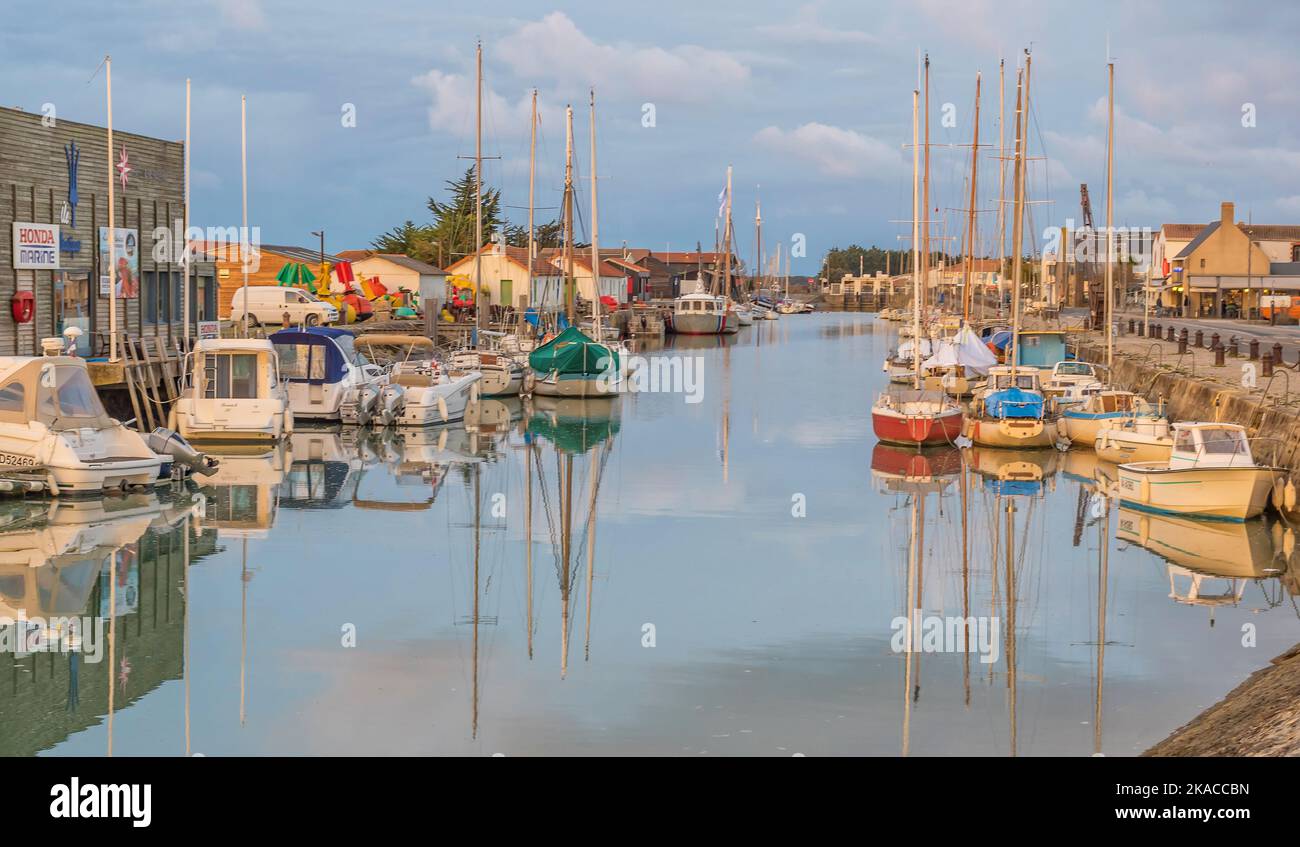 Coaster boats hi-res stock photography and images - Alamy