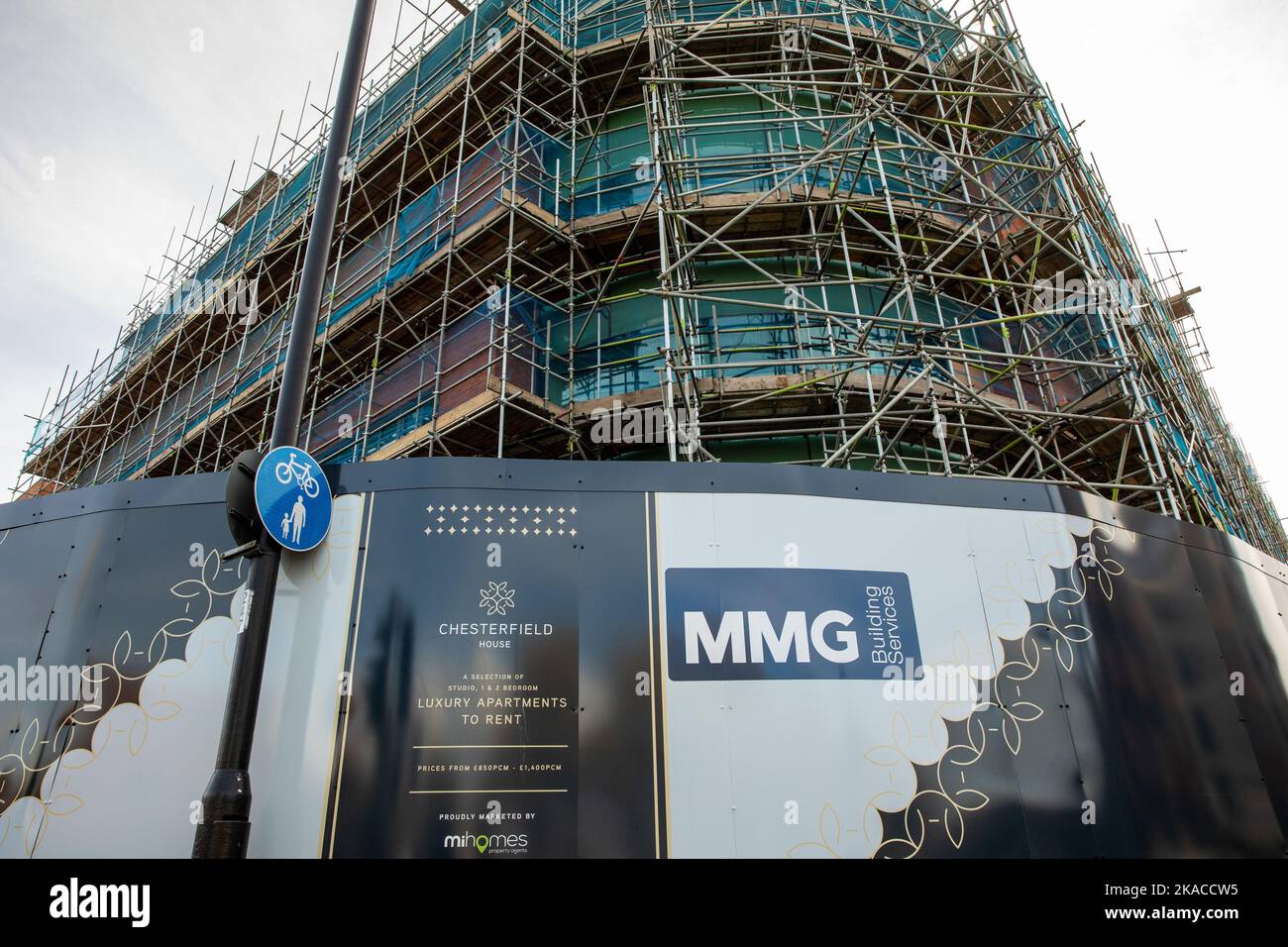 Slough, UK. 28th October, 2022. A sign is pictured outside a building ...