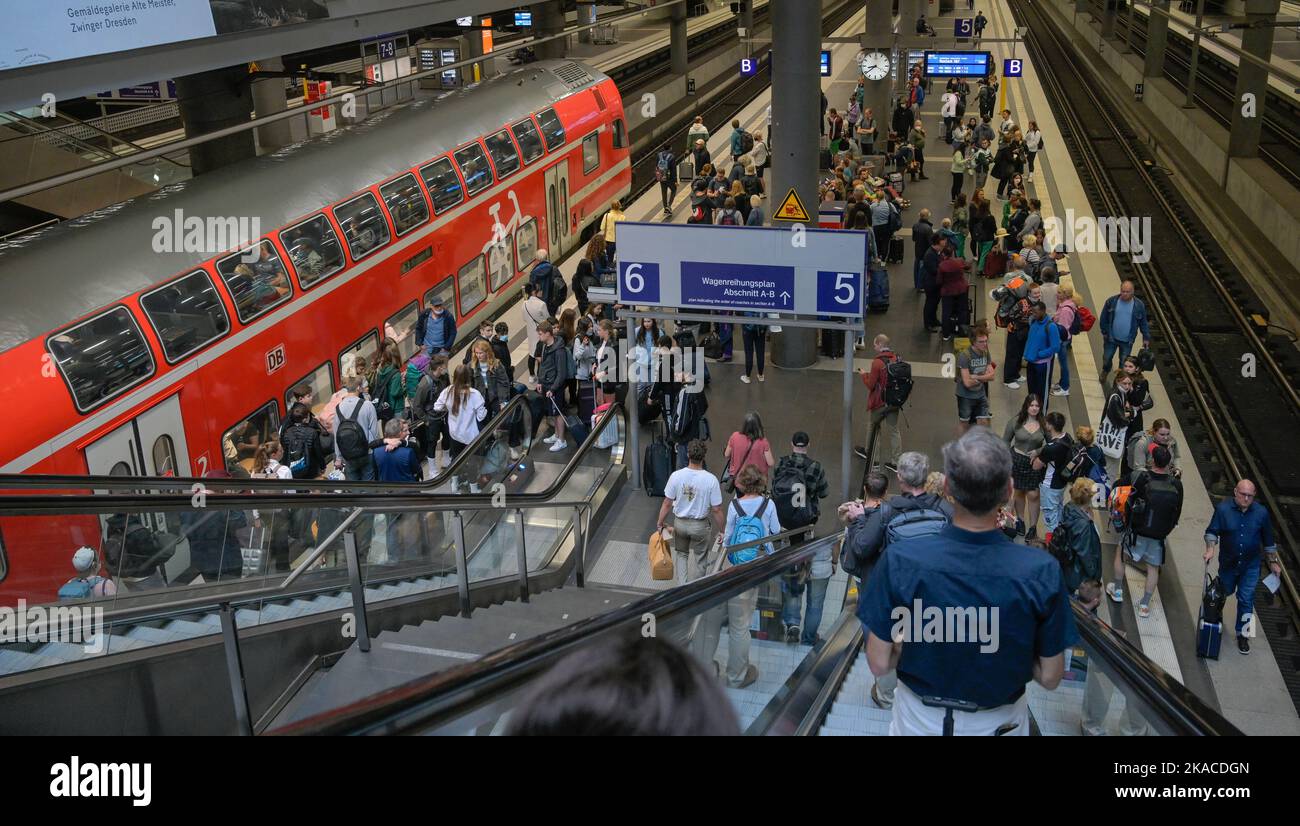 Deutsche bahn 9 euro hi-res stock photography and images - Alamy