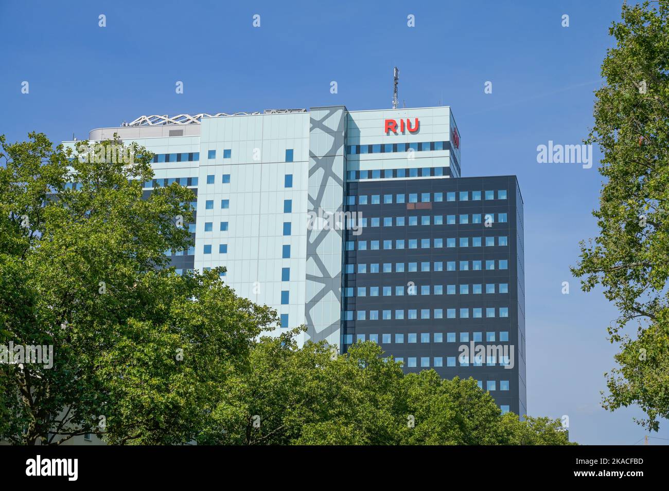 Martin riu hi-res stock photography and images - Alamy