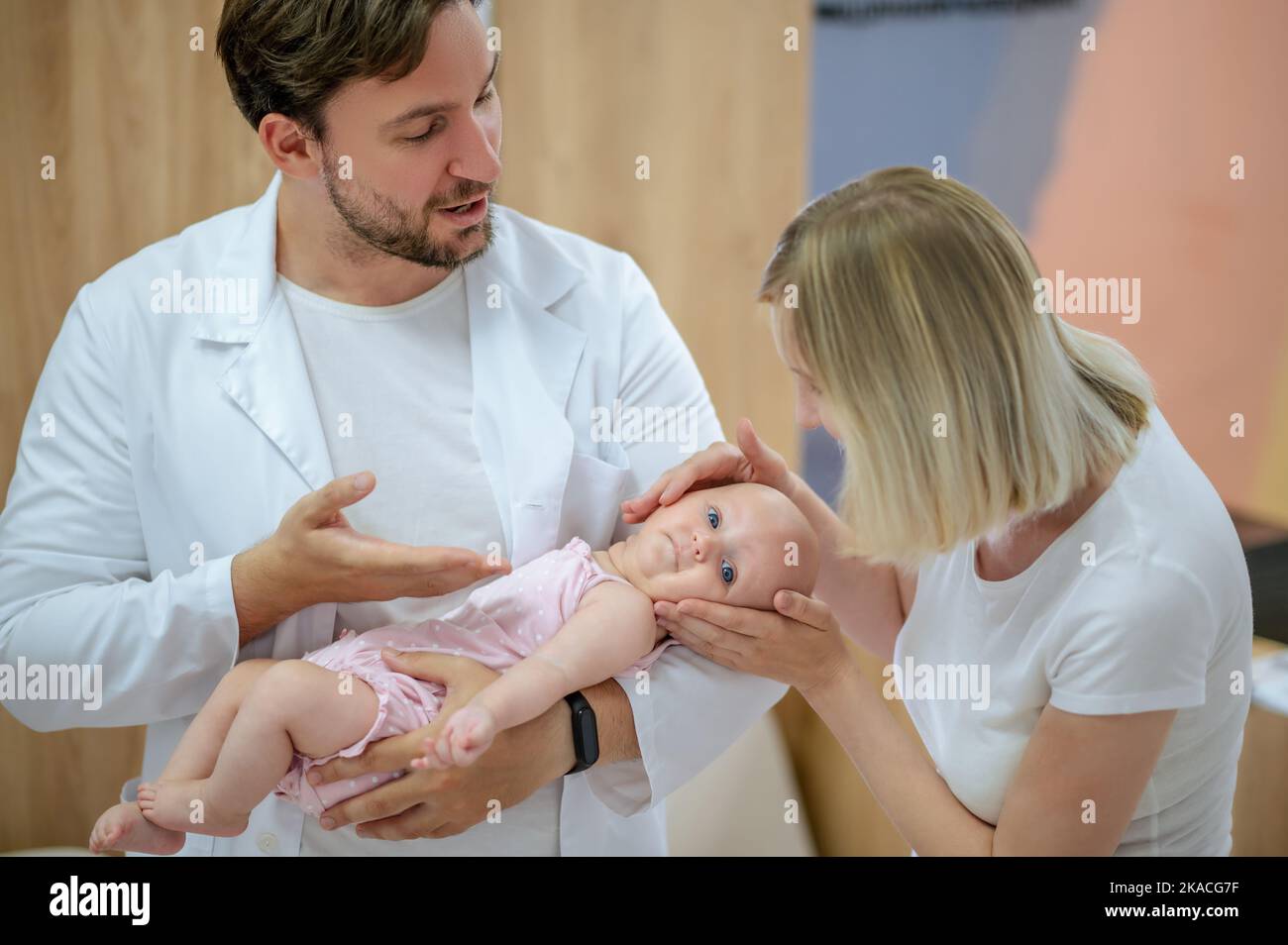 Doctor check up with baby hi-res stock photography and images - Alamy