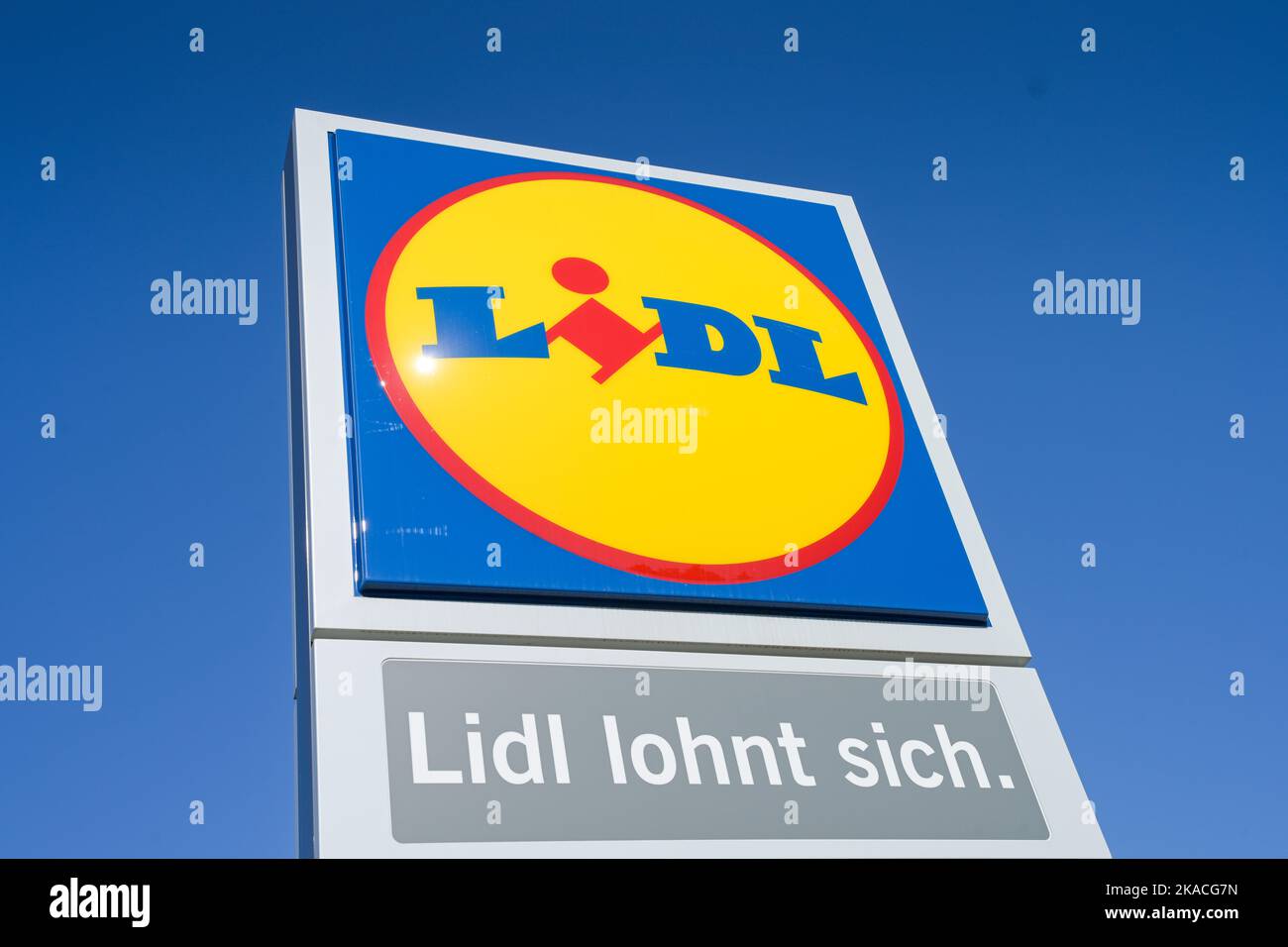 Lidl einkaufen hi-res stock photography and images - Alamy