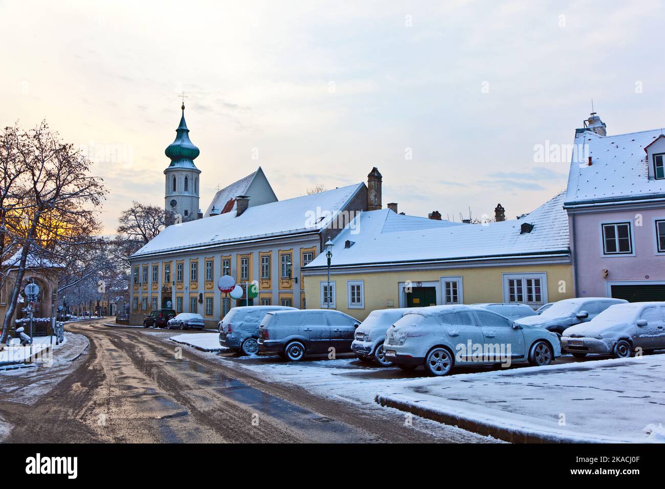 Village grinzing hi-res stock photography and images - Alamy