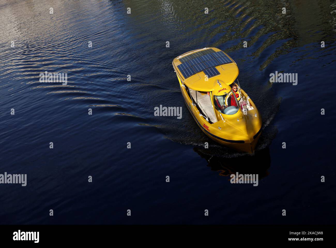Dhl package delivery hi-res stock photography and images - Alamy