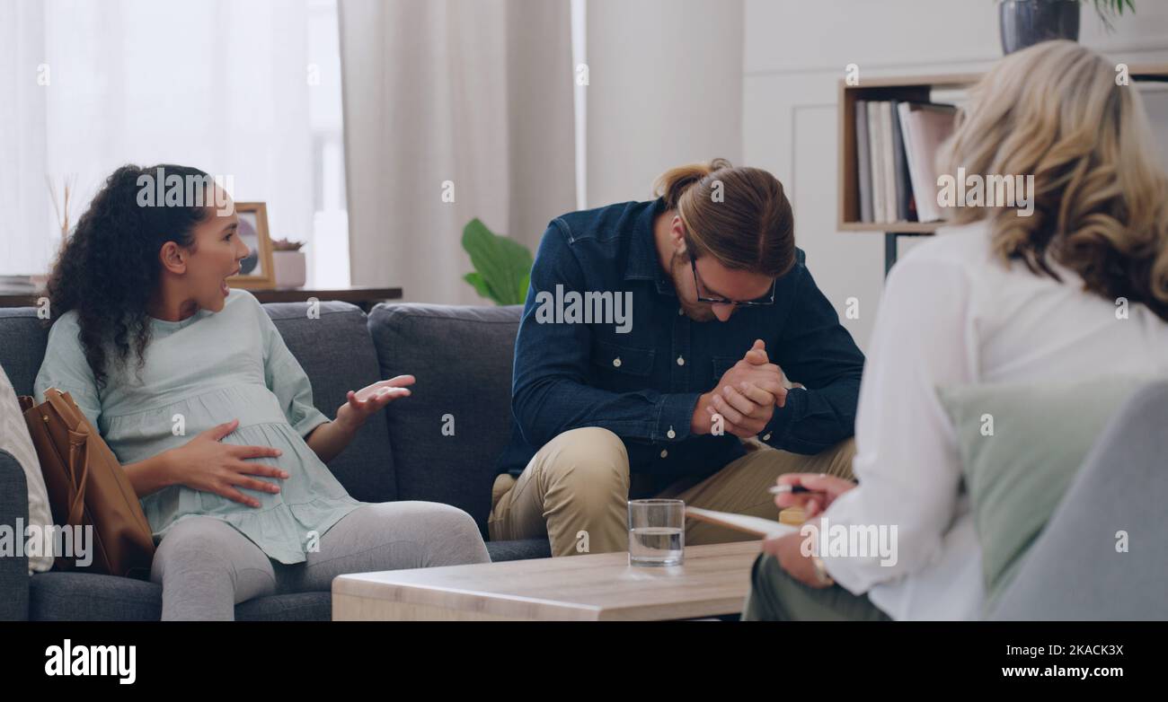 Woman pregnant man argue hi-res stock photography and images - Alamy