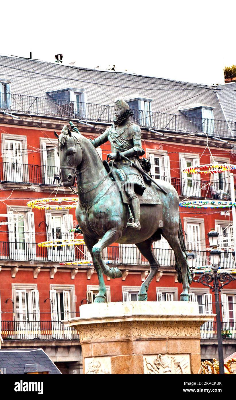 Statue of Philipp III at the Plaza Mayor in Madrid Stock Photo - Alamy