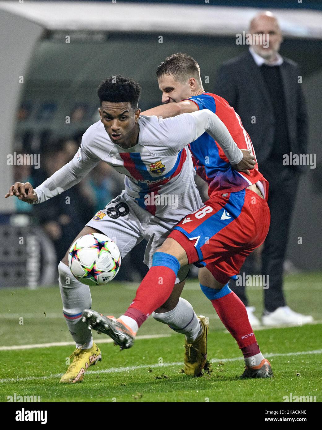 Pilsen, Czech Republic. 01st Nov, 2022. L-R Alejandro Balde (Barcelona ...
