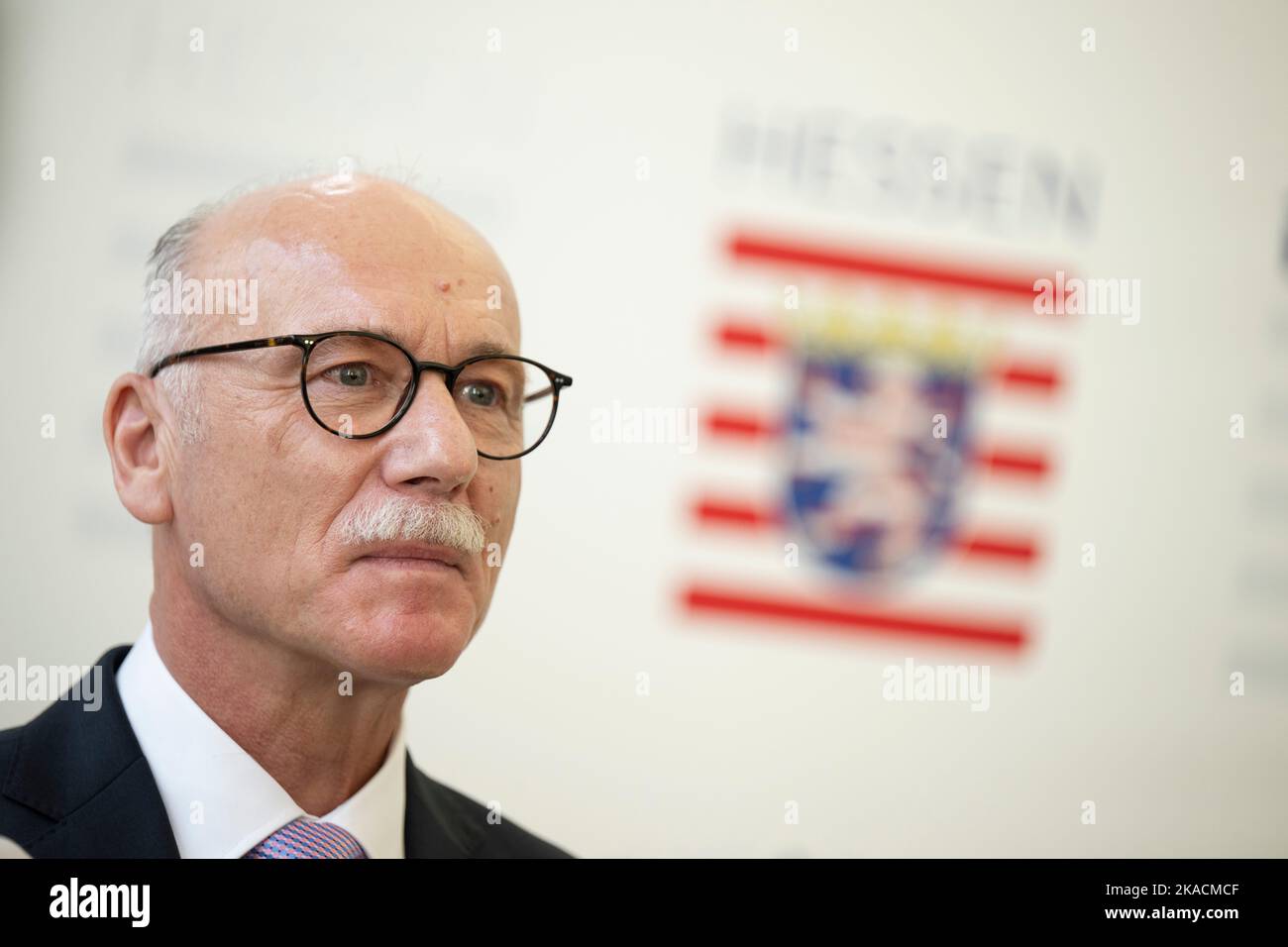 Wiesbaden, Germany. 02nd Nov, 2022. Robert Schäfer is presented as the ...