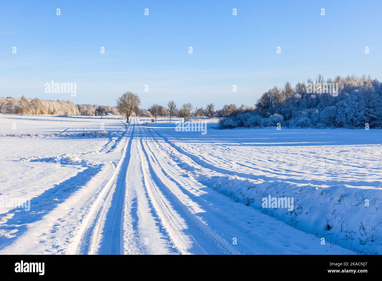Winter road conditions with snow Stock Photo - Alamy