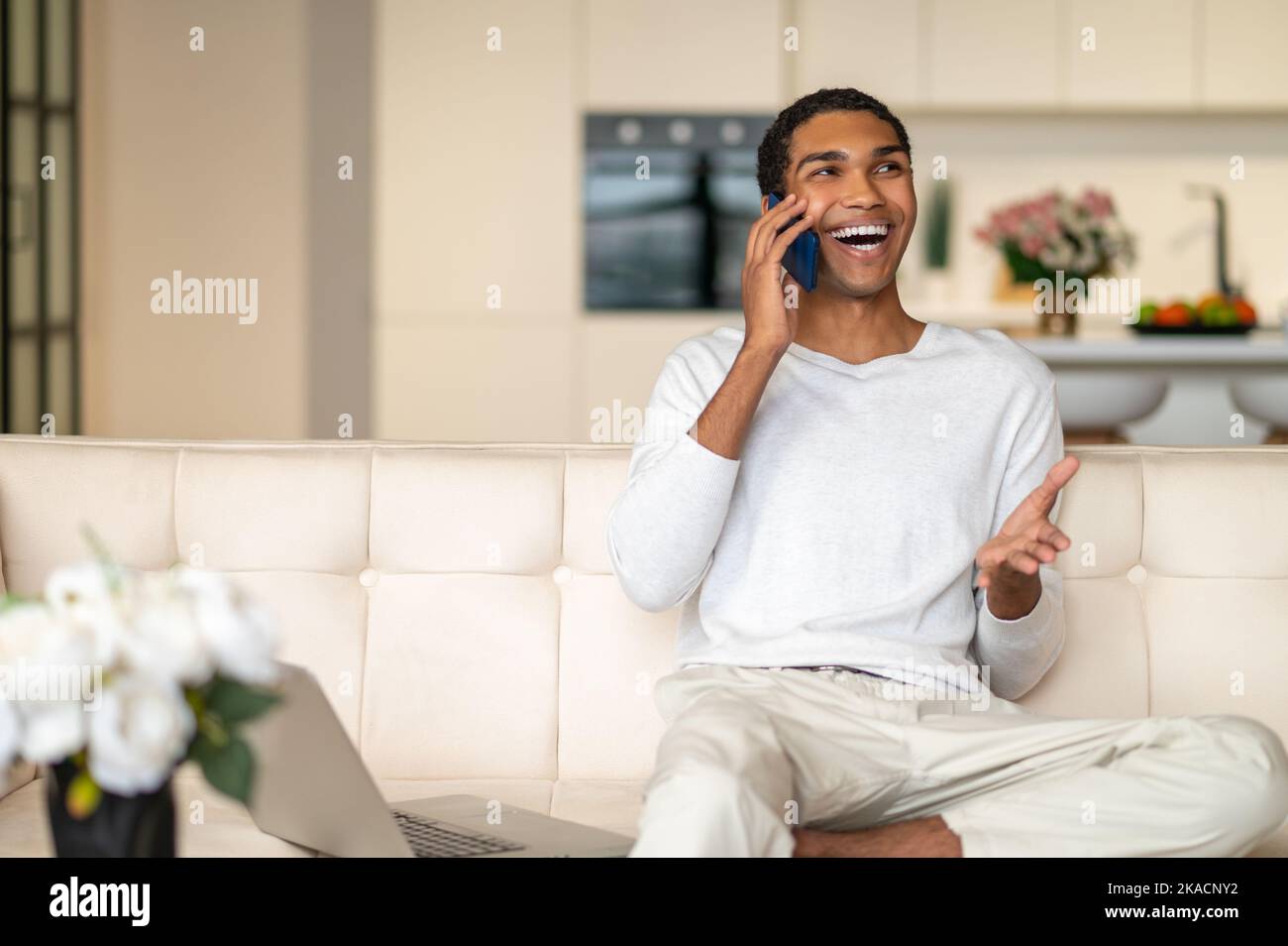 African american guy talking hi-res stock photography and images - Alamy