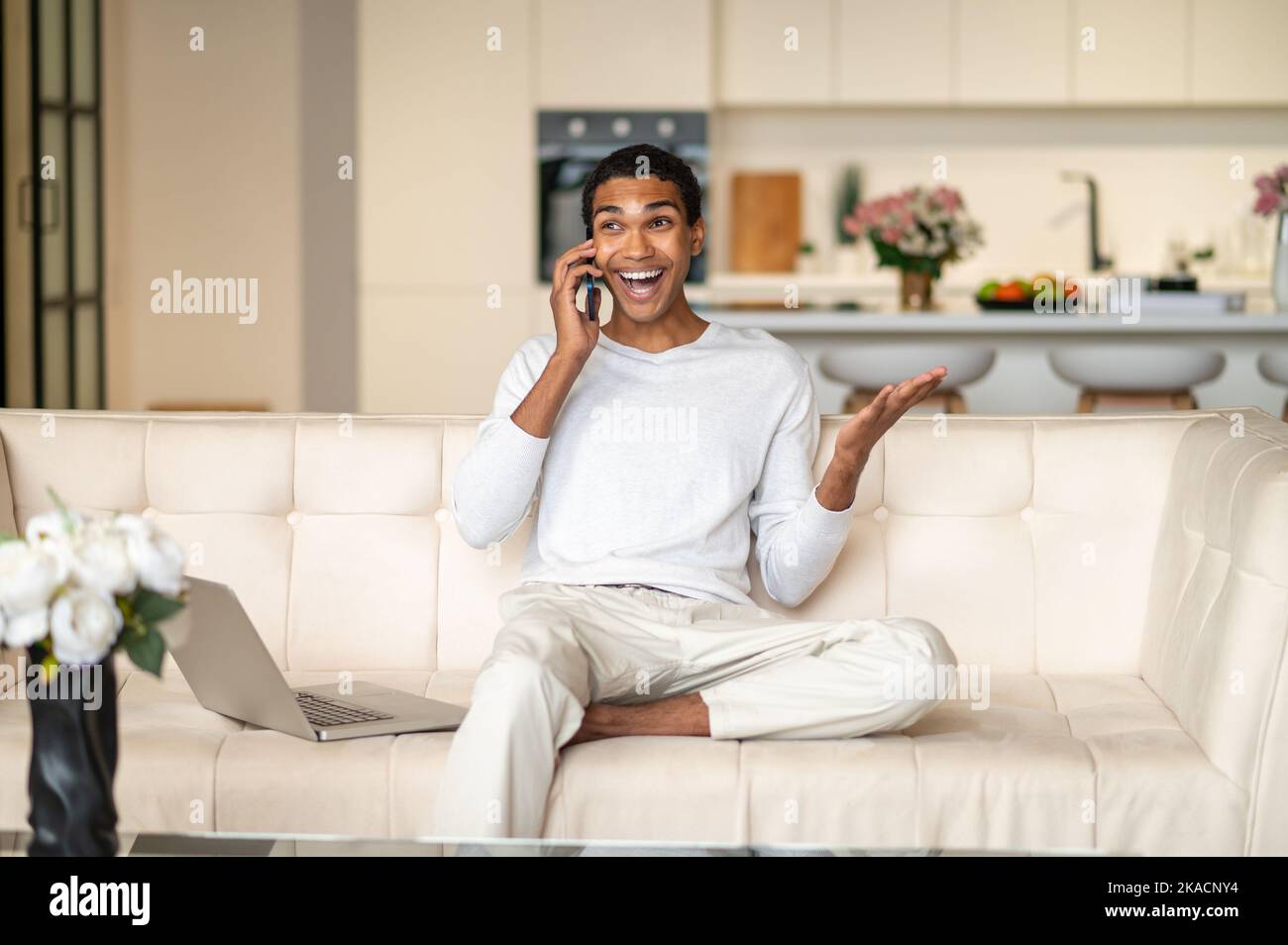 African american guy talking hi-res stock photography and images - Alamy