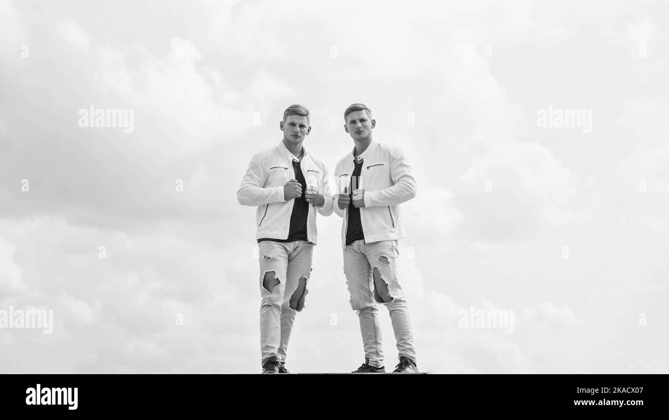 young twin brothers with similar appearance, fashion Stock Photo - Alamy