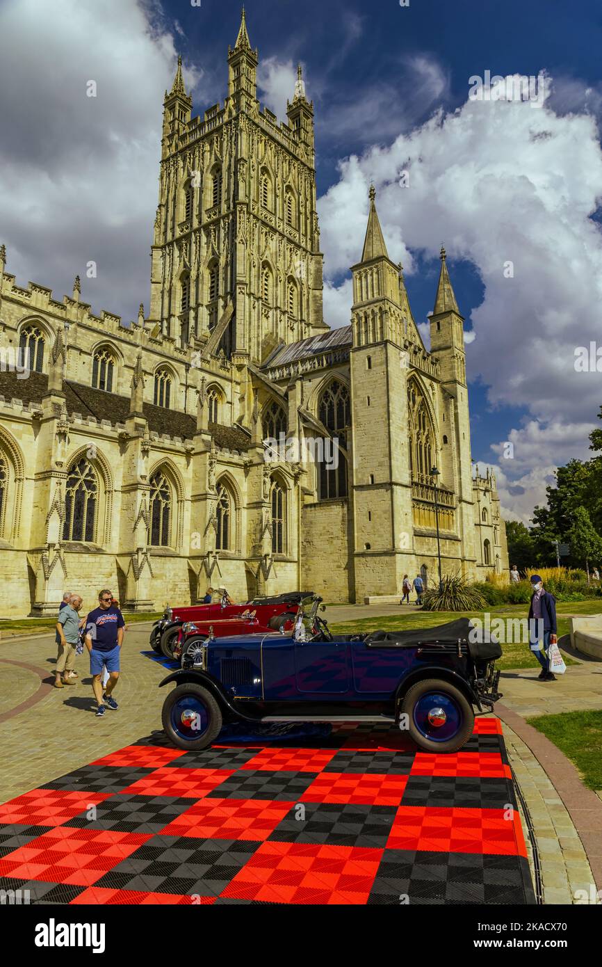 Vintage cars on display outside Gloucester Cathedral Stock Photo - Alamy
