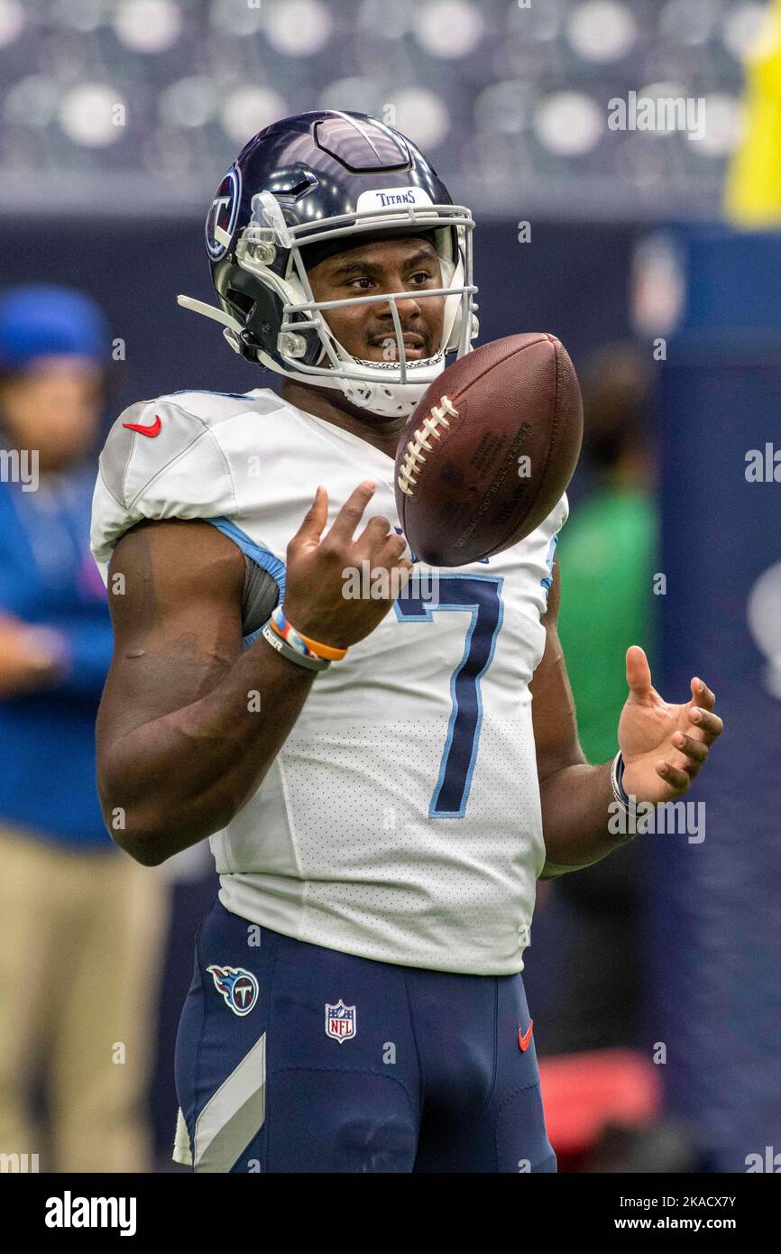 Tennessee Titans quarterback Malik Willis (7) makes his NFL debut in ...