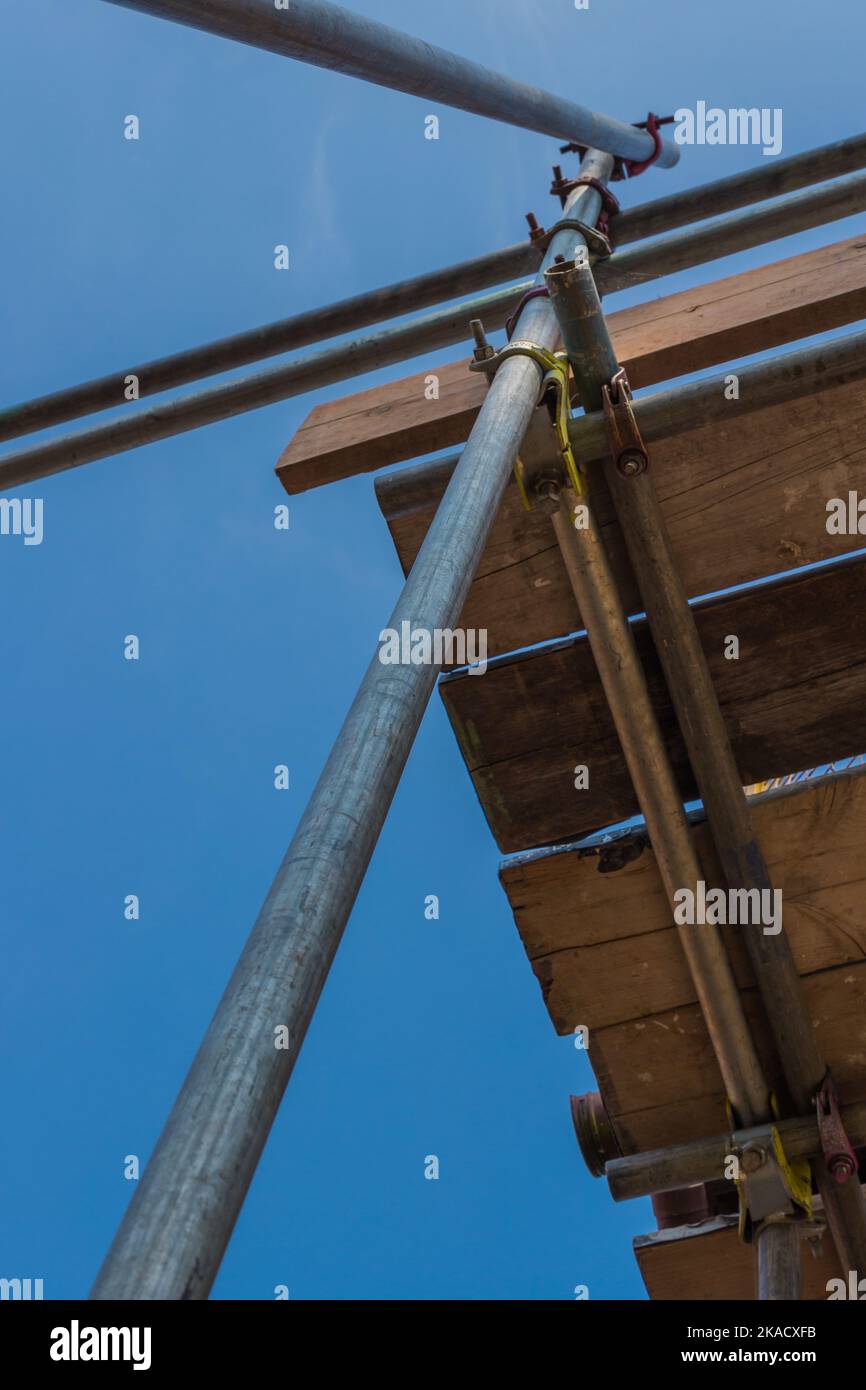 Scaffolding poles hi-res stock photography and images - Alamy