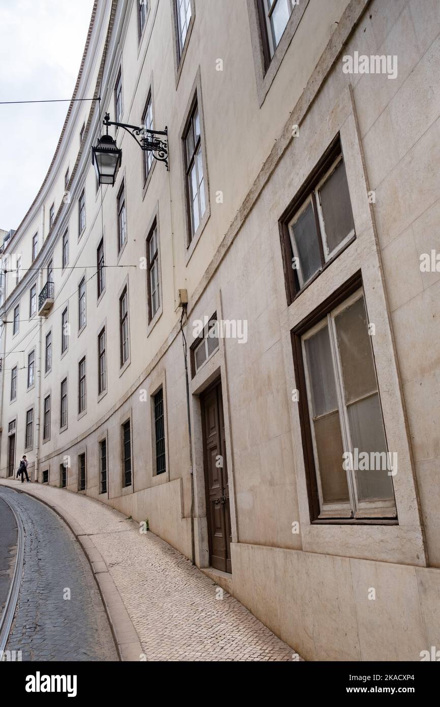 CURVED STEEP HILL, LISBON: The curved street Calçada de São Francisco ...