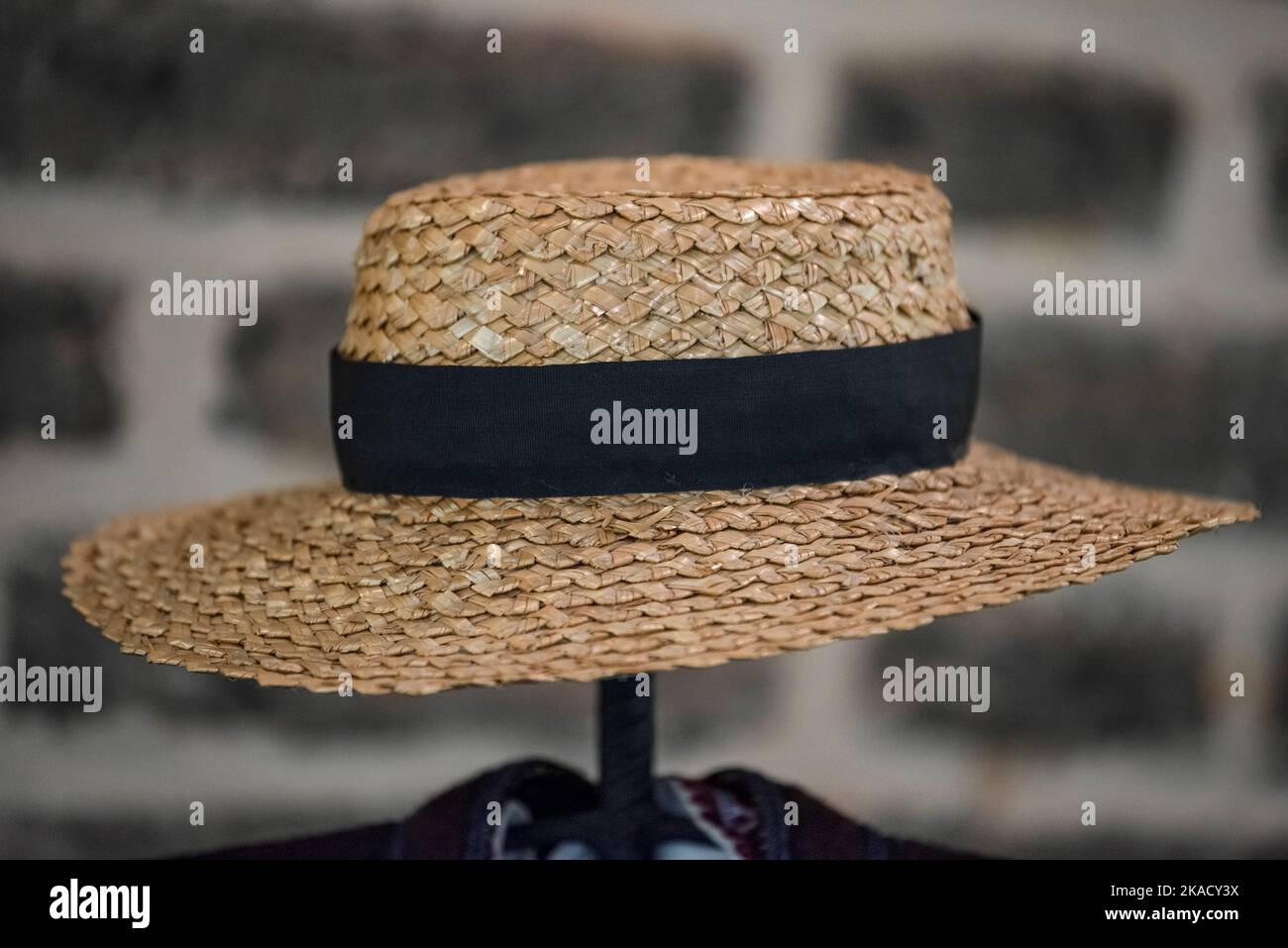 old straw hat. Rustic straw hat from the 16th century Stock Photo - Alamy