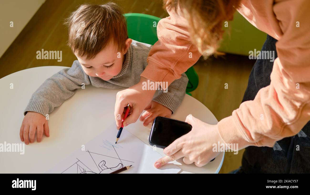 Mother daughter coloring book hi-res stock photography and images - Alamy