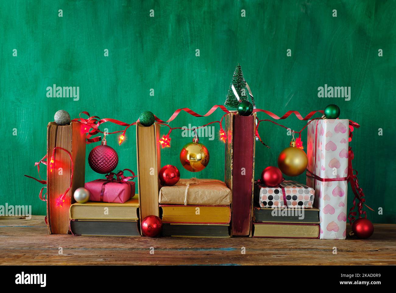Christmas tree and books hi-res stock photography and images - Alamy