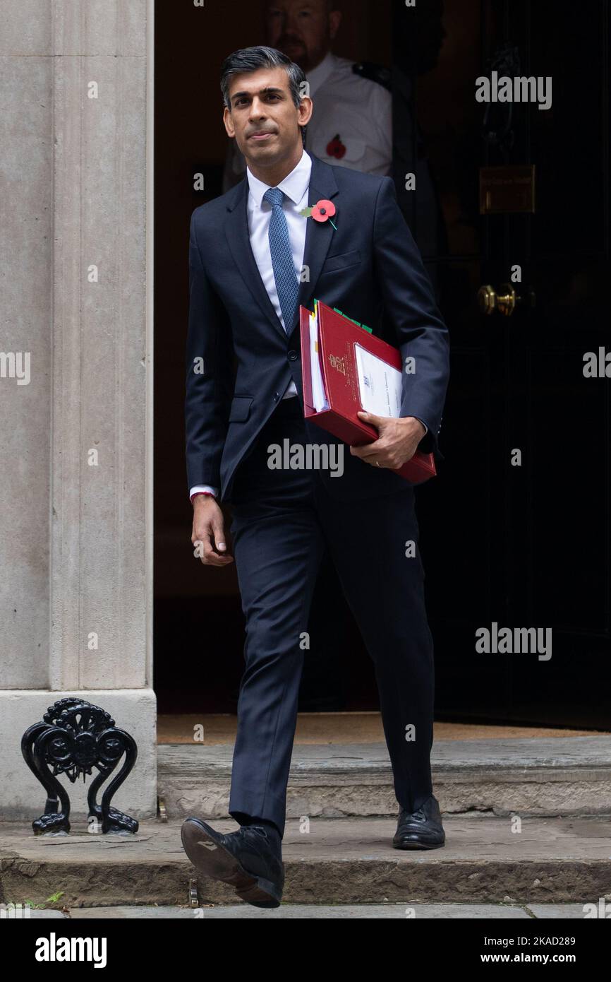 London, UK. 02nd Nov, 2022. London, UK, 2nd November 2022. Prime Minister Rishi Sunak leaves 10 ...