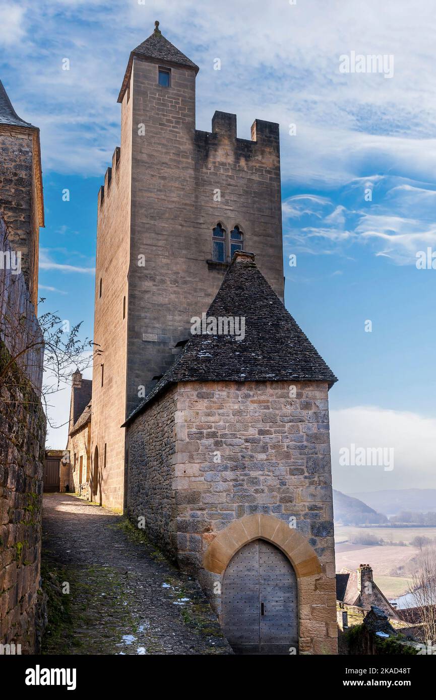 Feudal castle of Beynac et Cazenac in winter, in Périgord, Nouvelle ...