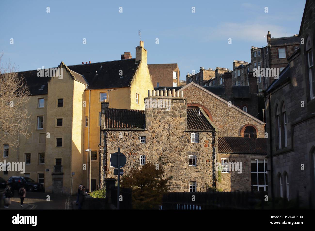 Edinburgh houses stone buildings hi-res stock photography and images ...