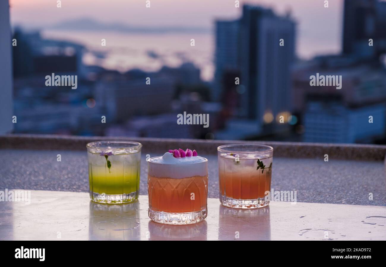 Cool people on rooftop bar hi-res stock photography and images - Alamy