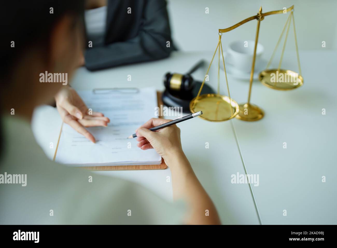 lawyers and clients are signing important contract documents Stock ...