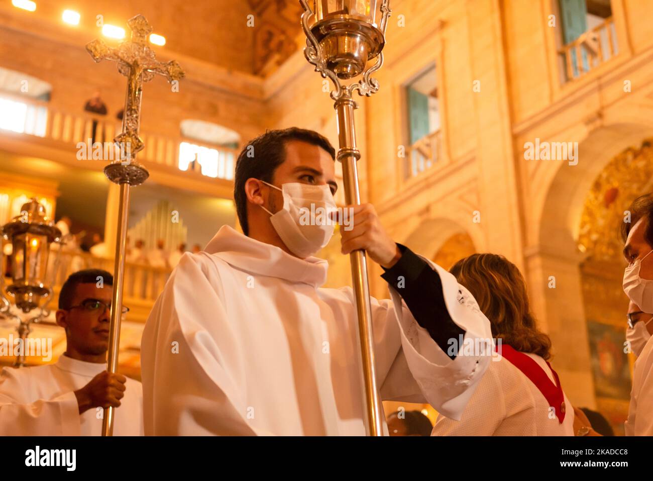 Catholics and priests praying inside the basilica Cathedral at Largo do ...
