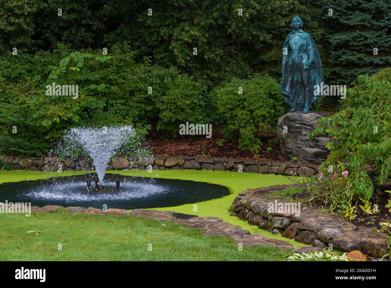 Plymouth, Massachusetts, USA - September 12, 2022: . A bronze statue of ...