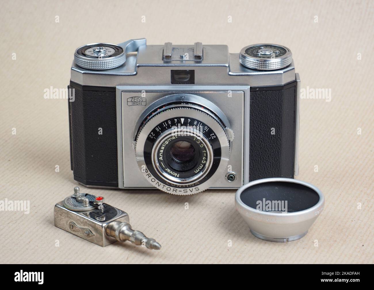 Stuttgart, Germany. 01st Nov, 2022. In this photo illustration, Zeiss ...