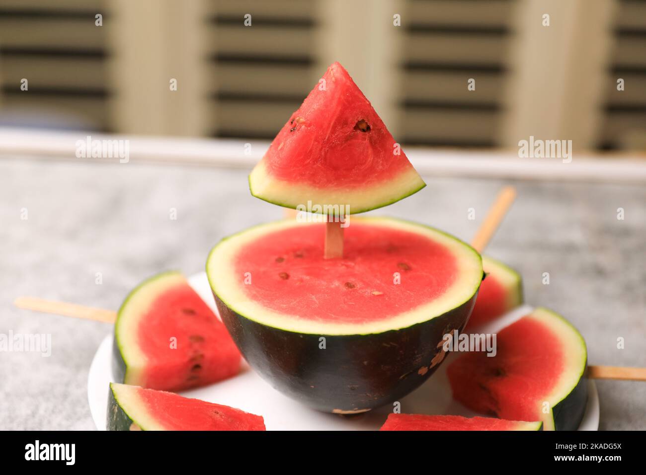watermelon cutting skills, watermelon cut into popsicle Stock Photo - Alamy
