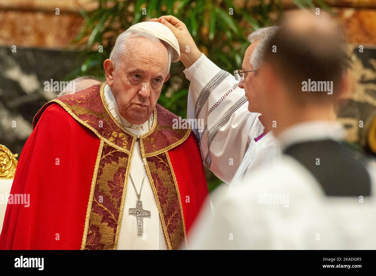 La basilica di san pietro in vaticano hi-res stock photography and ...