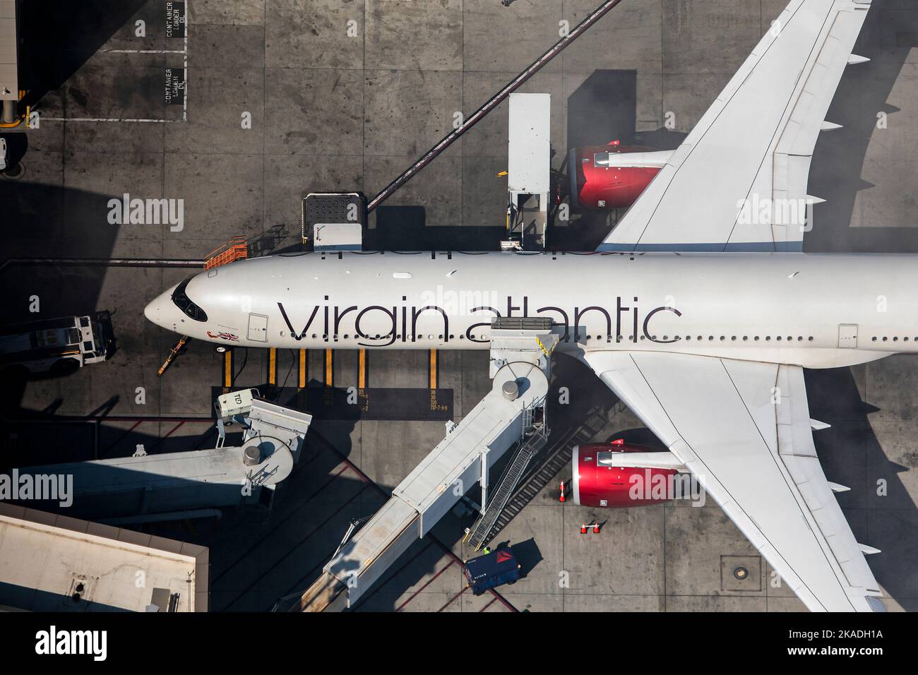 AIRBUS A350-1000 VIRGIN ATLANTIC The most heavy airport of the world ...