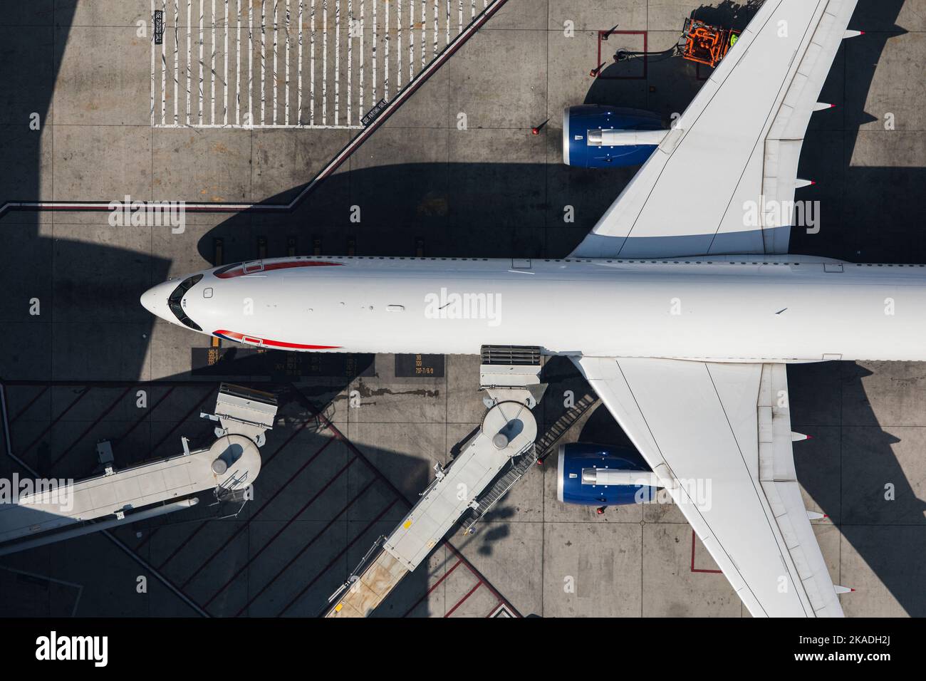 AIRBUS A350-1000 BRITISH AIRLINES The most heavy airport of the world ...