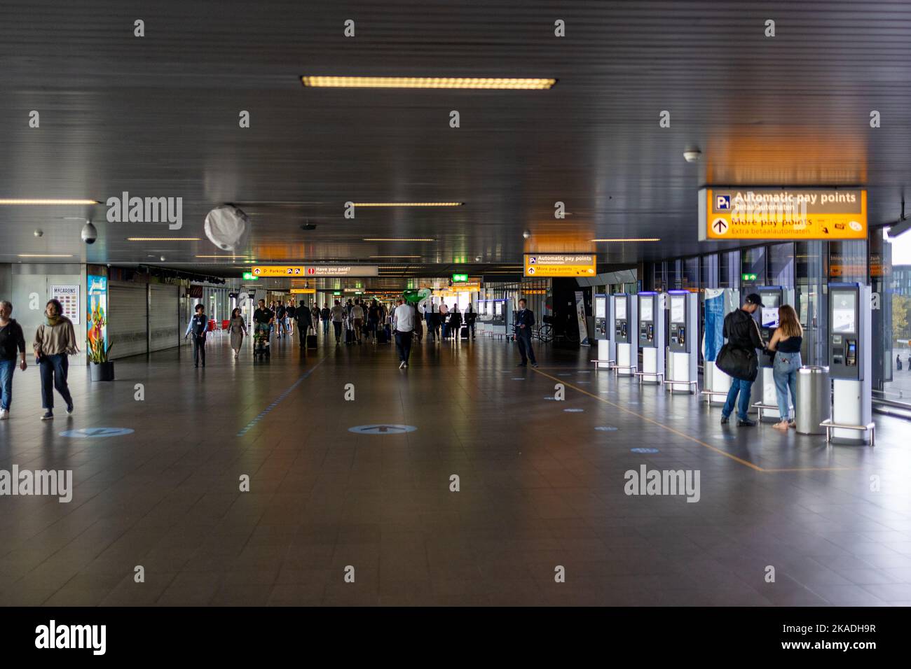 The interior of the arrival hall of Amsterdam Schiphol Airport Stock ...
