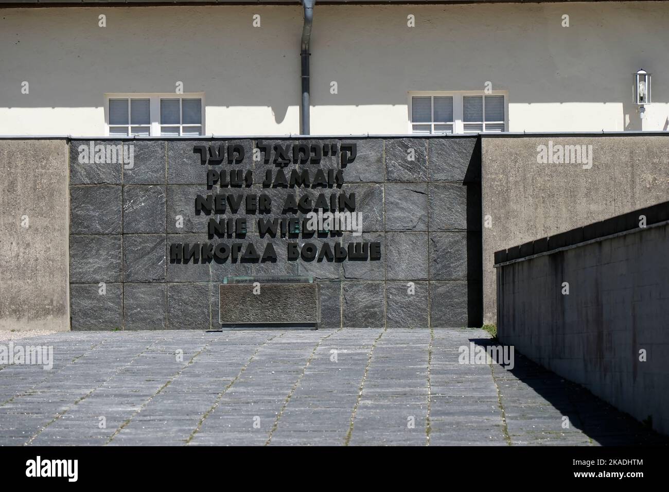 tomb containing the ashes of an unknown prisoner bears the legend ...