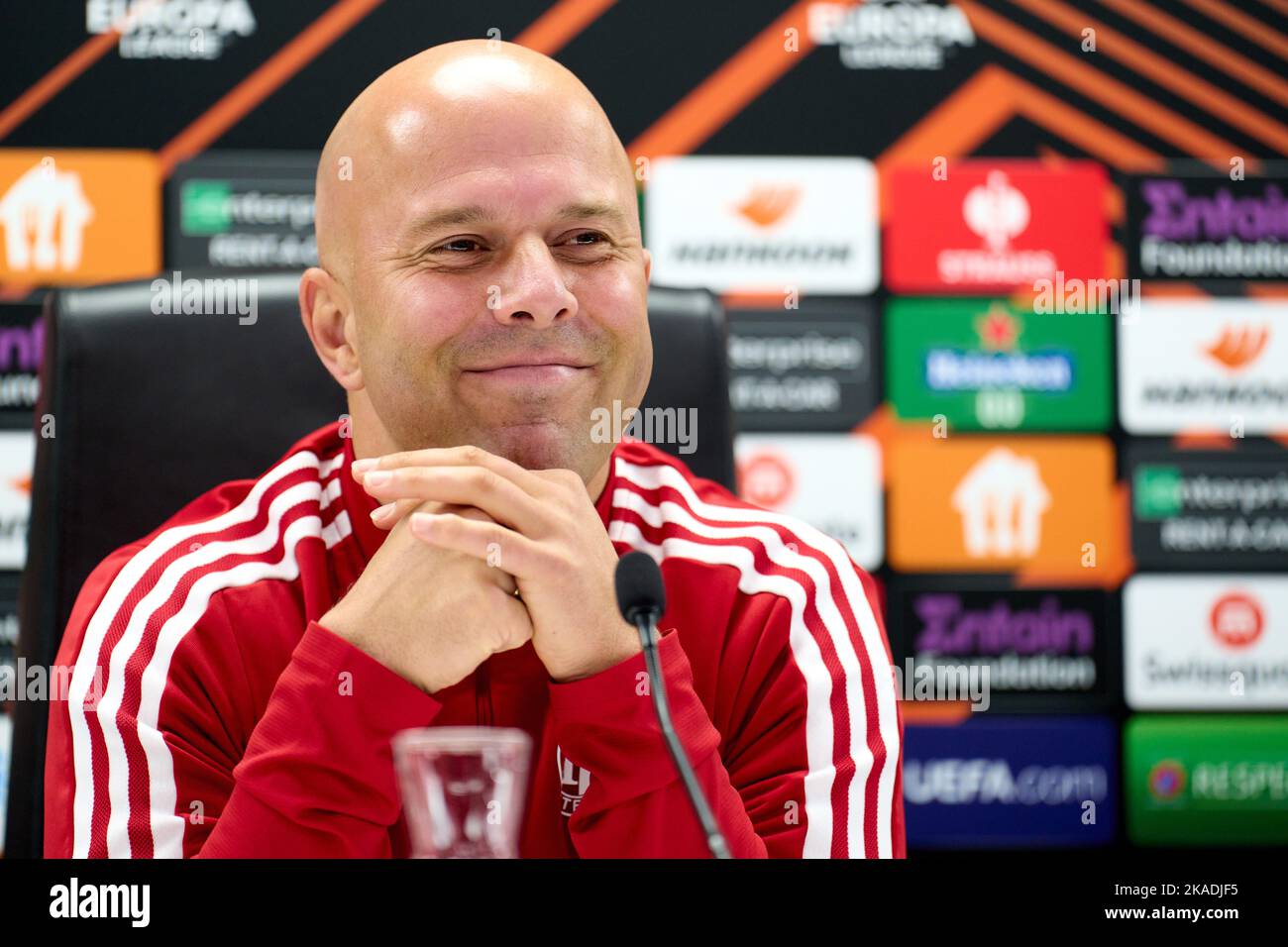 Rotterdam, Netherlands. 02/11/2022, Rotterdam - Feyenoord coach Arne ...