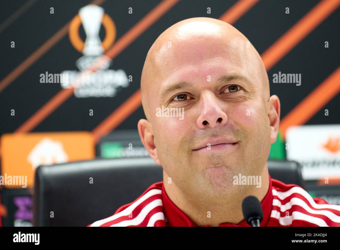 Rotterdam, Netherlands. 02/11/2022, Rotterdam - Feyenoord coach Arne ...
