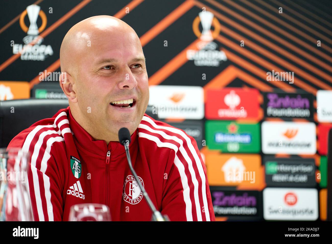 Rotterdam, Netherlands. 02/11/2022, Rotterdam - Feyenoord coach Arne ...