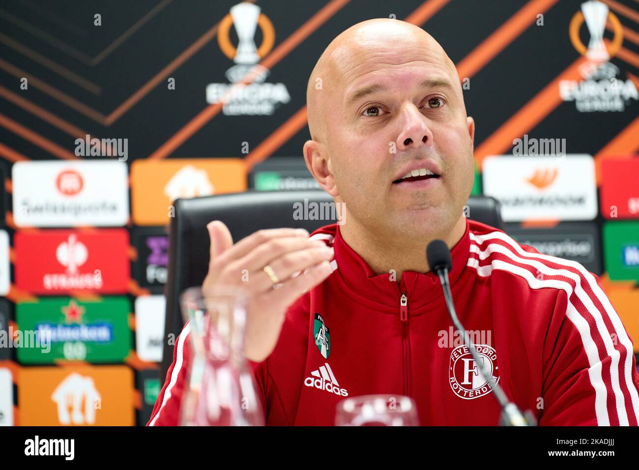 Rotterdam, Netherlands. 02/11/2022, Rotterdam - Feyenoord coach Arne ...