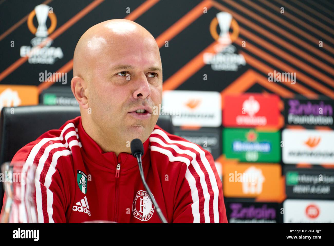 Rotterdam, Netherlands. 02/11/2022, Rotterdam - Feyenoord coach Arne ...