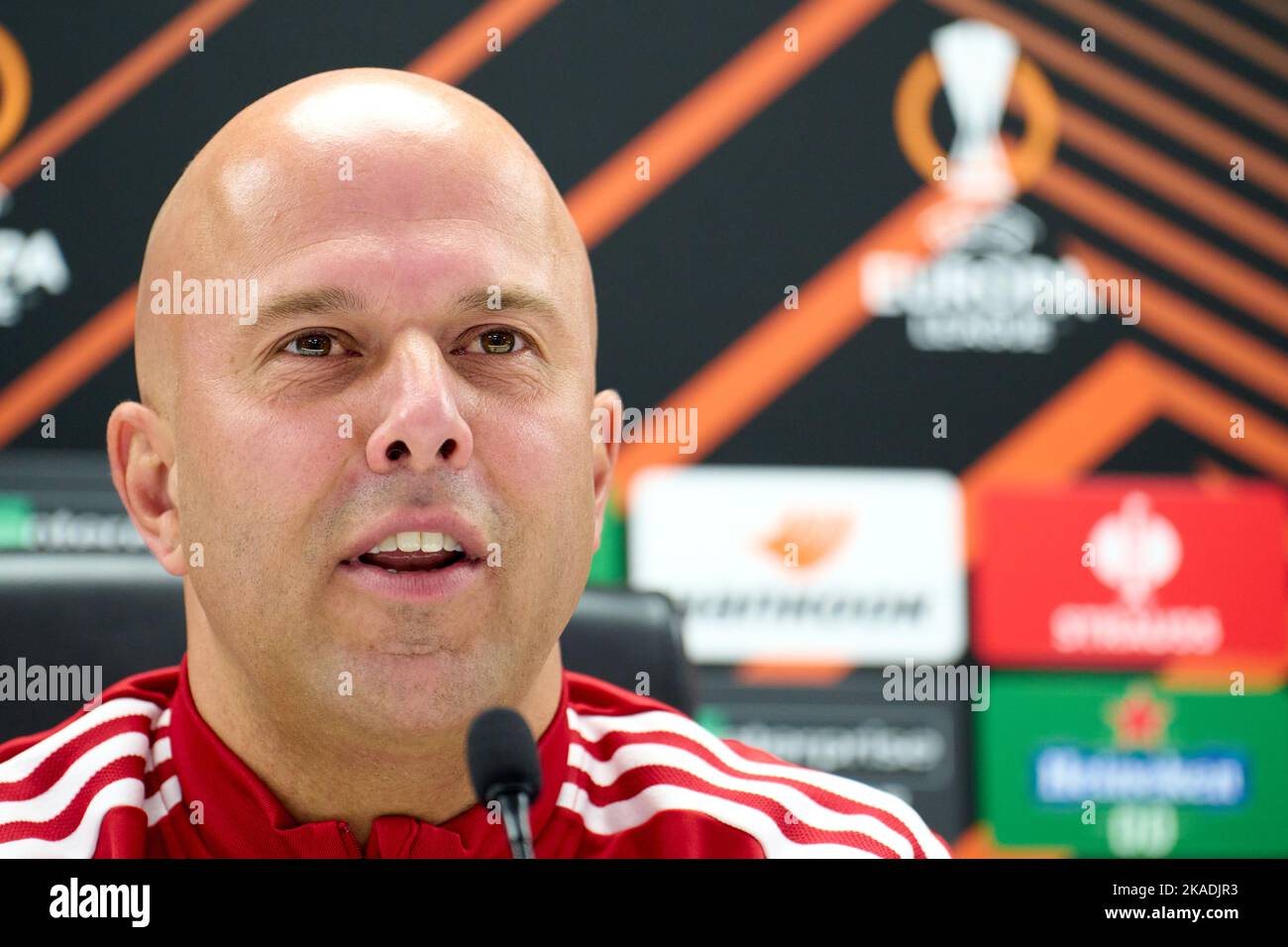 Rotterdam, Netherlands. 02/11/2022, Rotterdam - Feyenoord coach Arne ...