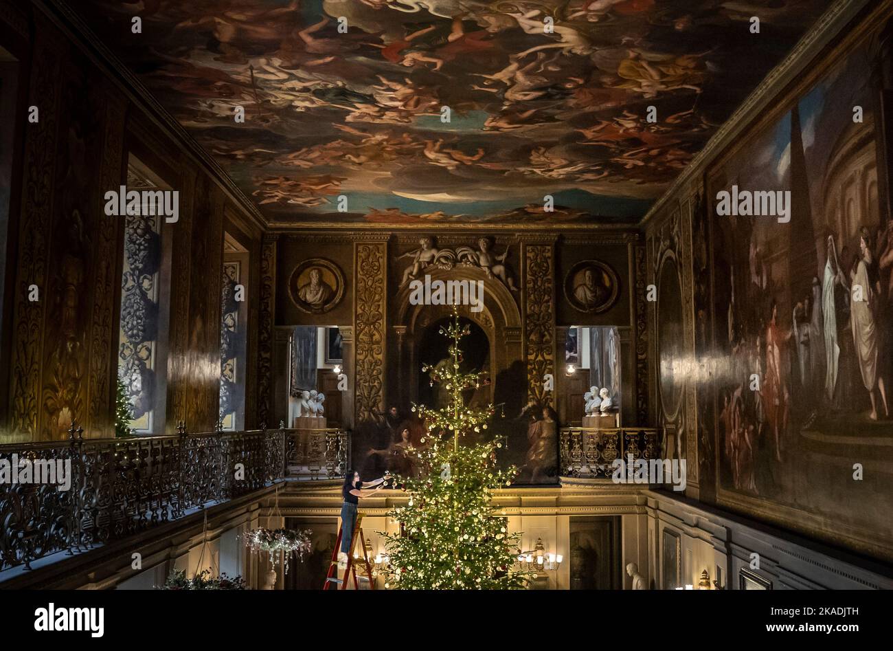 Chatsworth house christmas 2022 hi-res stock photography and images - Alamy