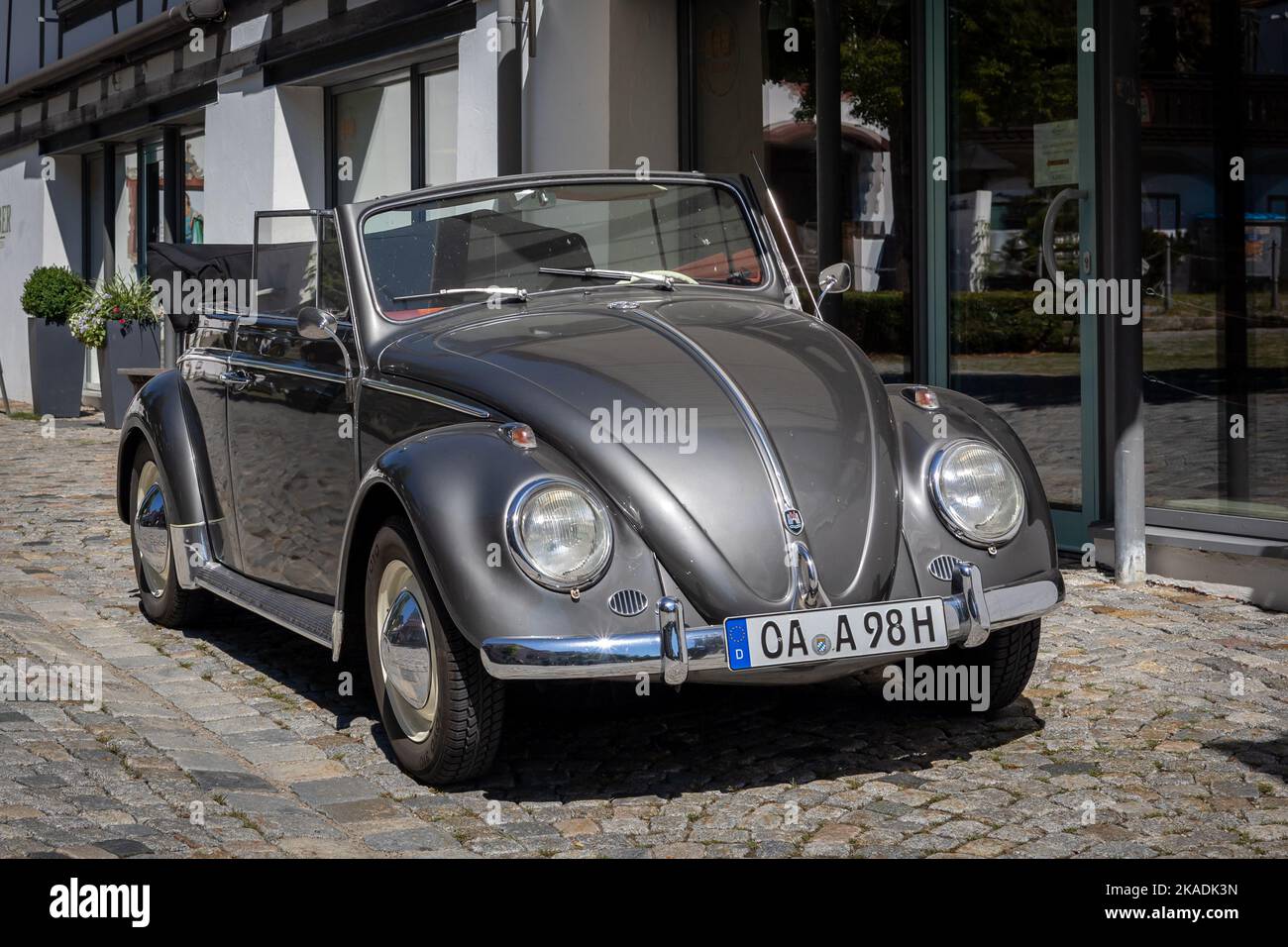 Silver volkswagen beetle hi-res stock photography and images - Alamy