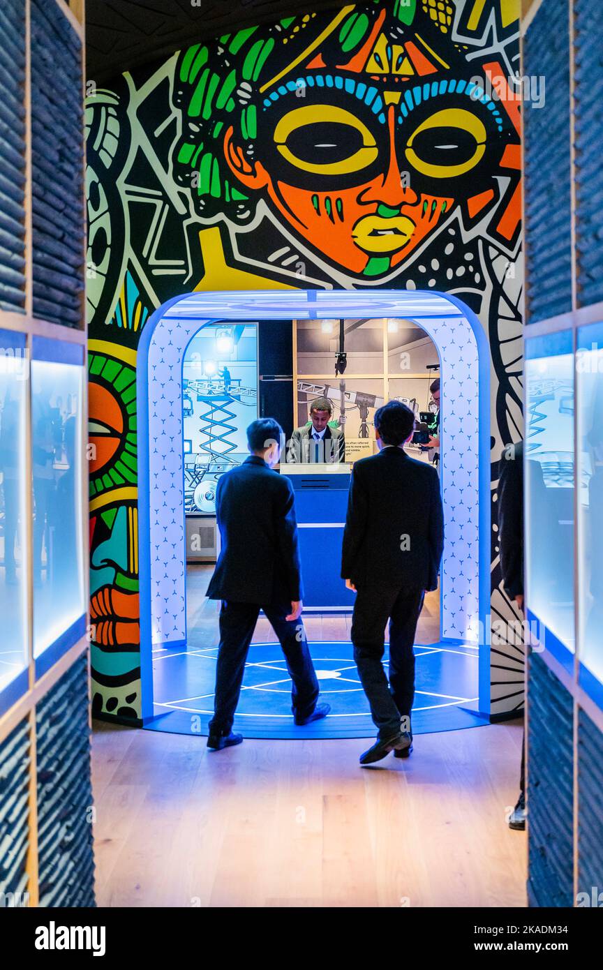 London, UK. 2nd Nov, 2022. Students have a go at controlling the lighting or visual effects in a ...