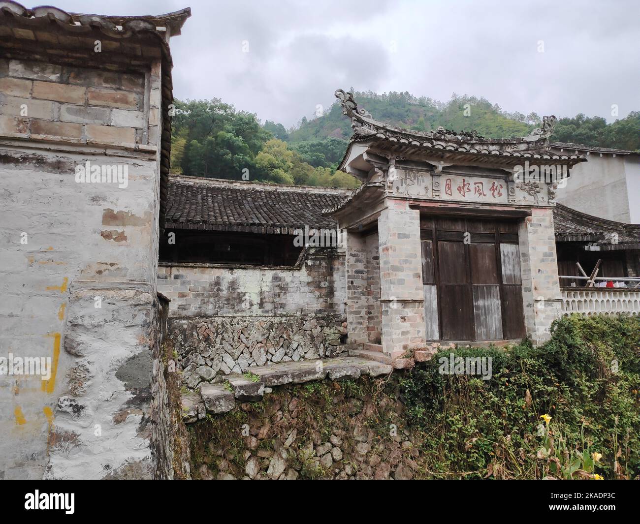 Destroyed entrance gate hi-res stock photography and images - Alamy