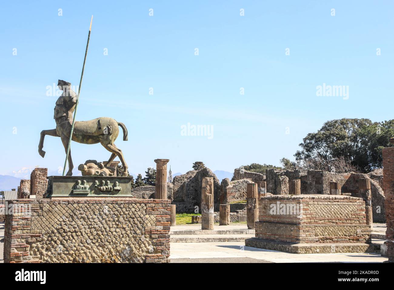 Statue centaure pompéi hi-res stock photography and images - Alamy