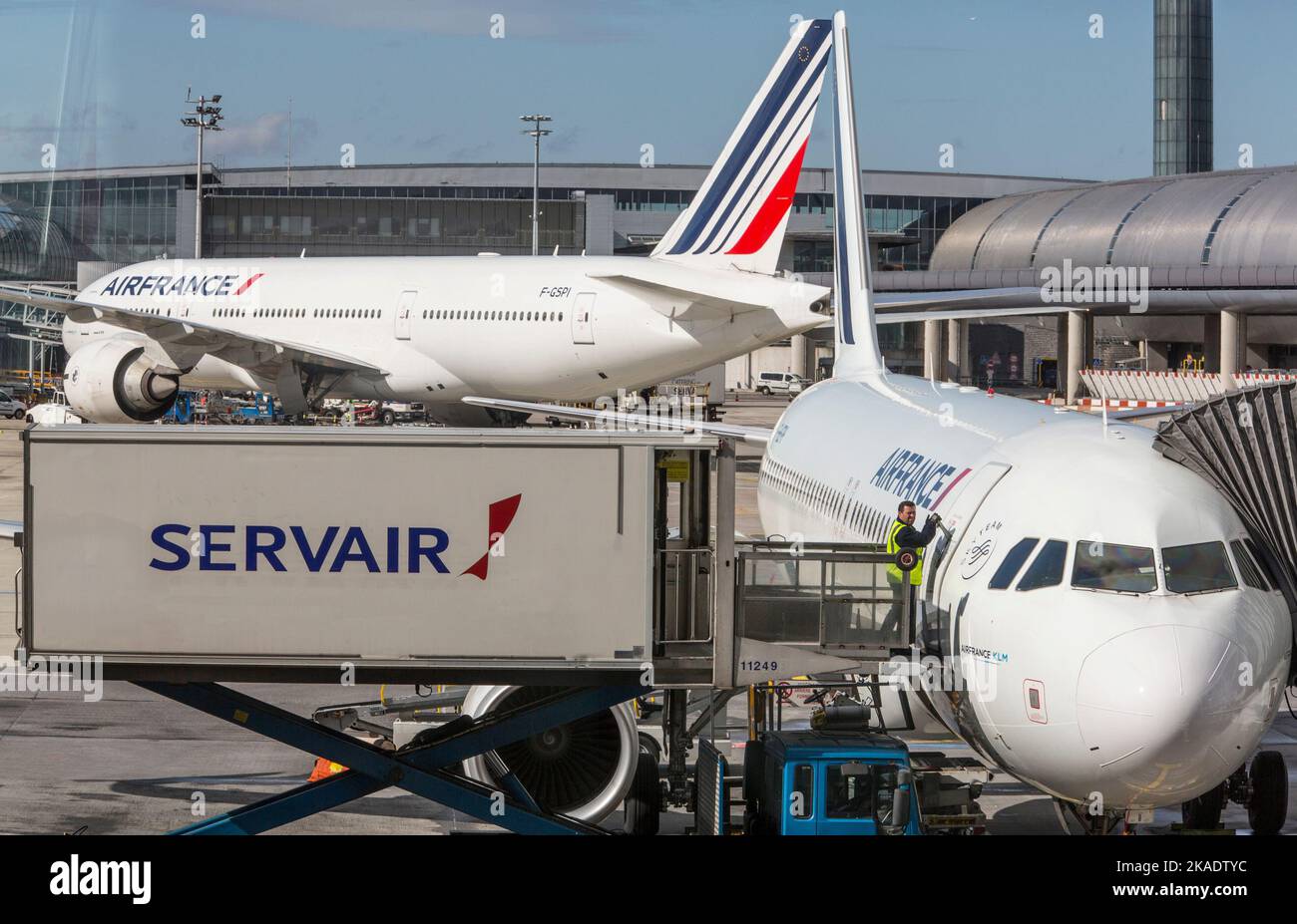 ROISSY CHARLES DE GAULLE AIRPORT AIR FRANCE PLANES Stock Photo - Alamy